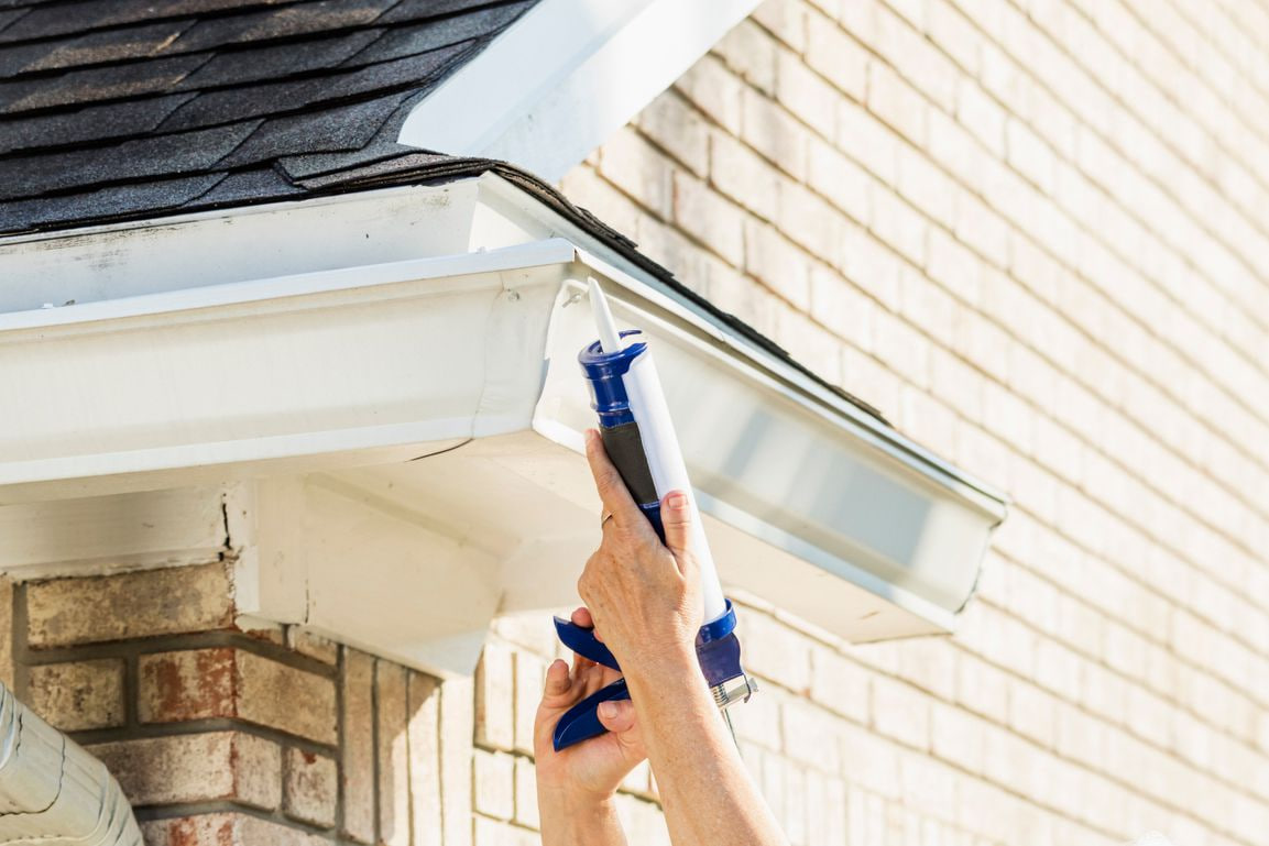 What is the Best Caulk for Exterior Of House: Top Recommendation