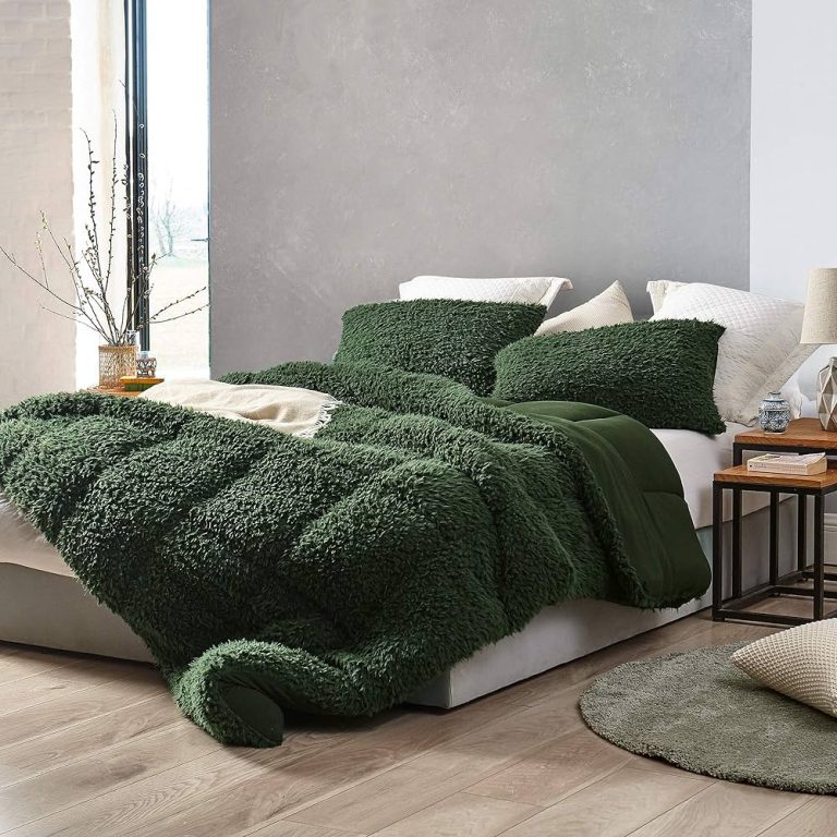 17 Best Masculine Bedding: Ideas and Colors