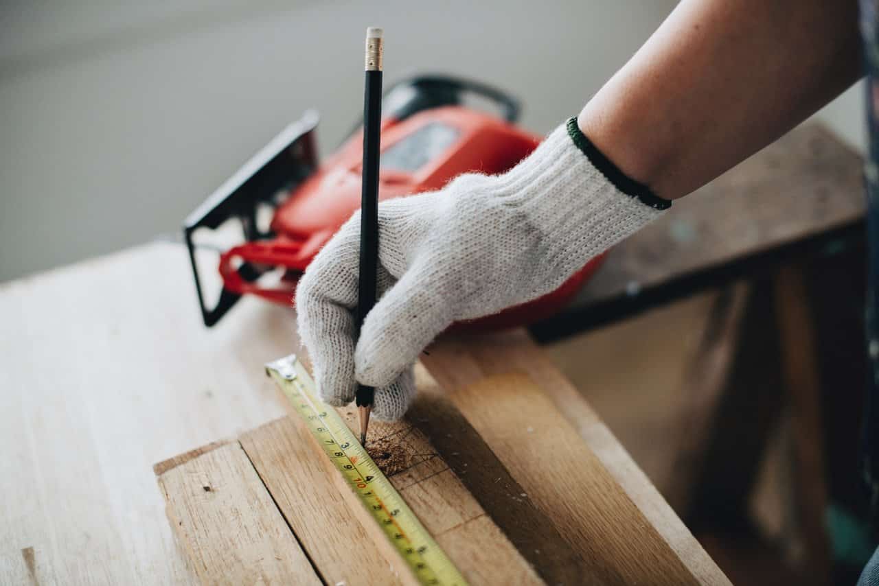 14 Places That Will Cut Wood for You: Best Guide